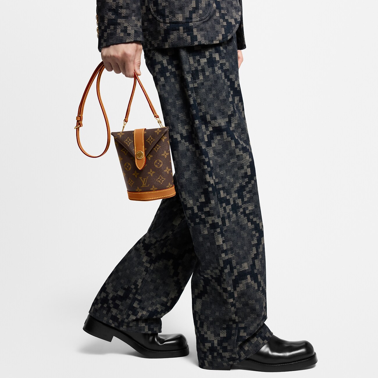 Envelope Pouch G69 - Wallets and Small Leather Goods | LOUIS VUITTON